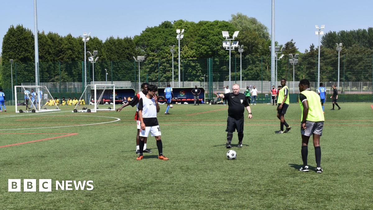 Keele University holds football tournament for refugees - BBC News