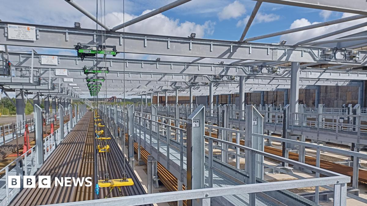British Steel opens £10m rail hub in Scunthorpe - BBC News