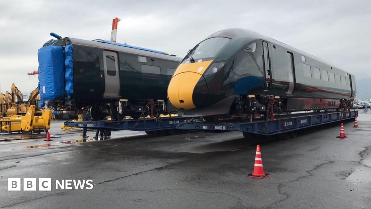 GWR test trains head to the UK - BBC News