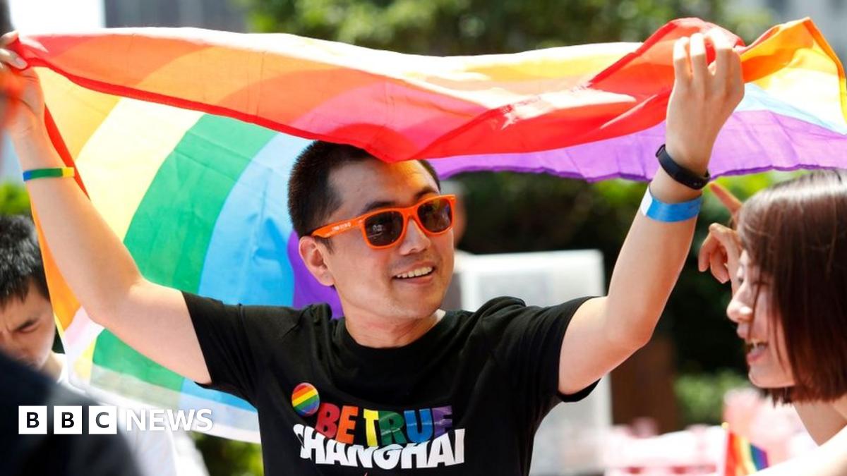 China crackdown pushes LGBT groups into the shadows - BBC News