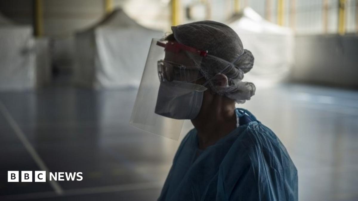 Doctors and coronavirus: ‘How can we not be afraid?’ - BBC News