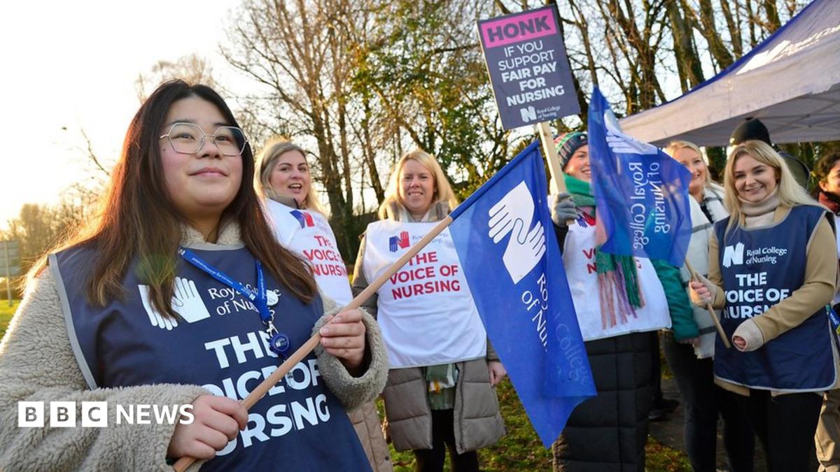 Nurses' strike: Services affected as staff stage second walkout - BBC News