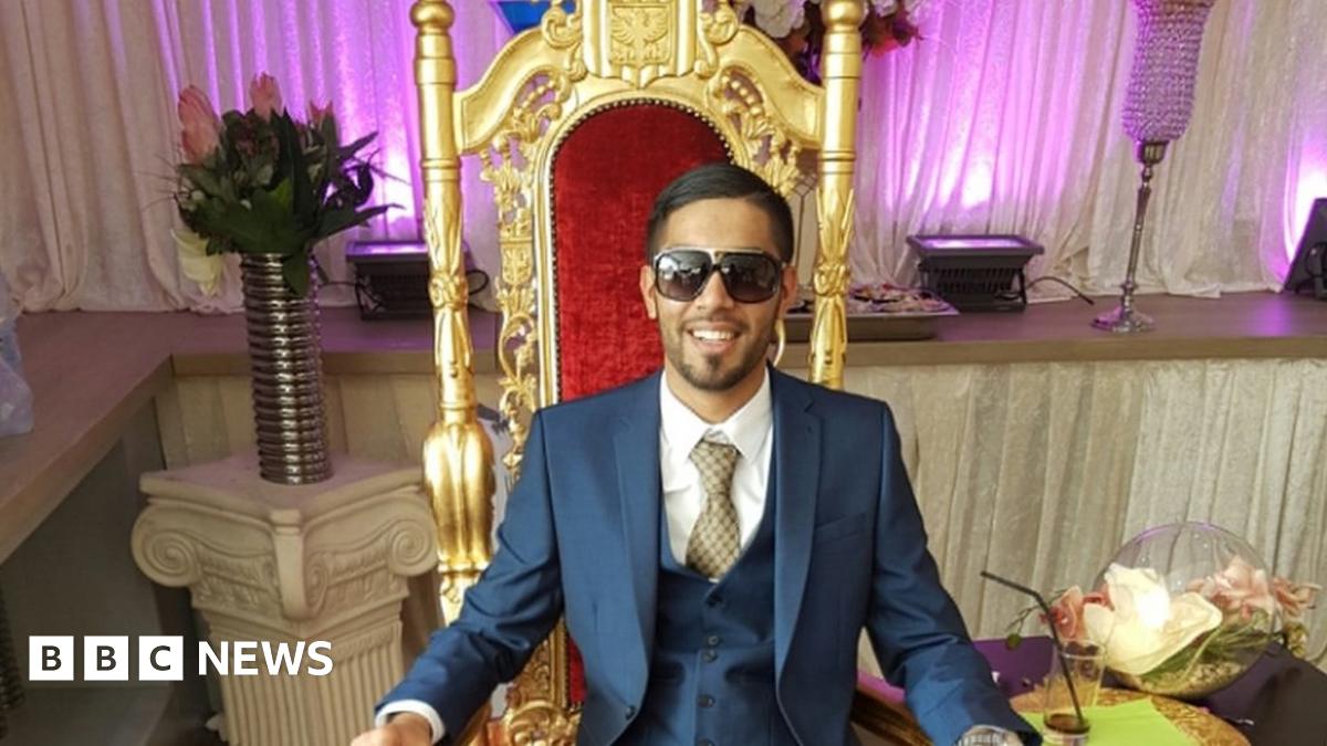 Drugs gang hid heroin in dog treats and washing powder - BBC News