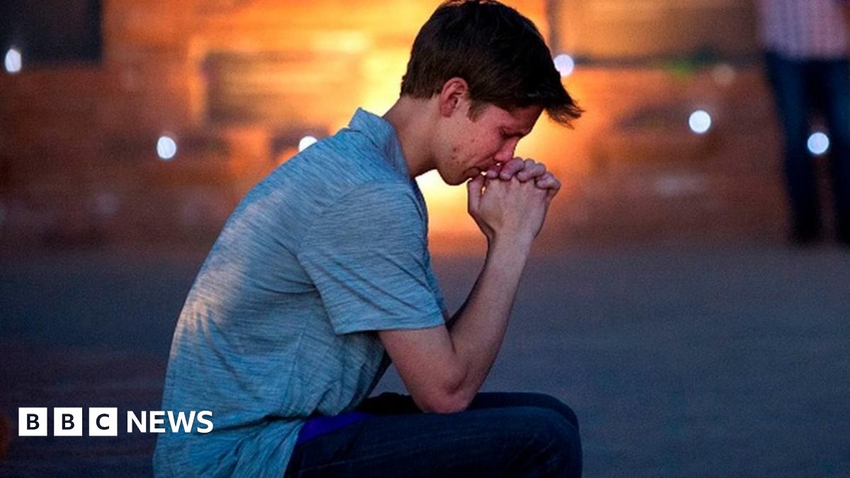 Columbine survivors mark twentieth anniversary of massacre - BBC News