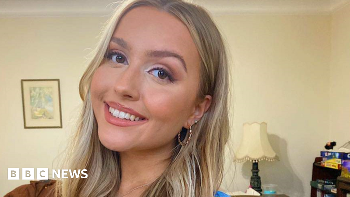 Ballymena: Woman dies after three-vehicle crash - BBC News