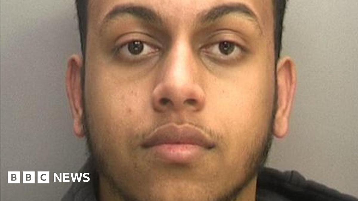 Knife-wielding Birmingham taxi driver robber sentenced - BBC News