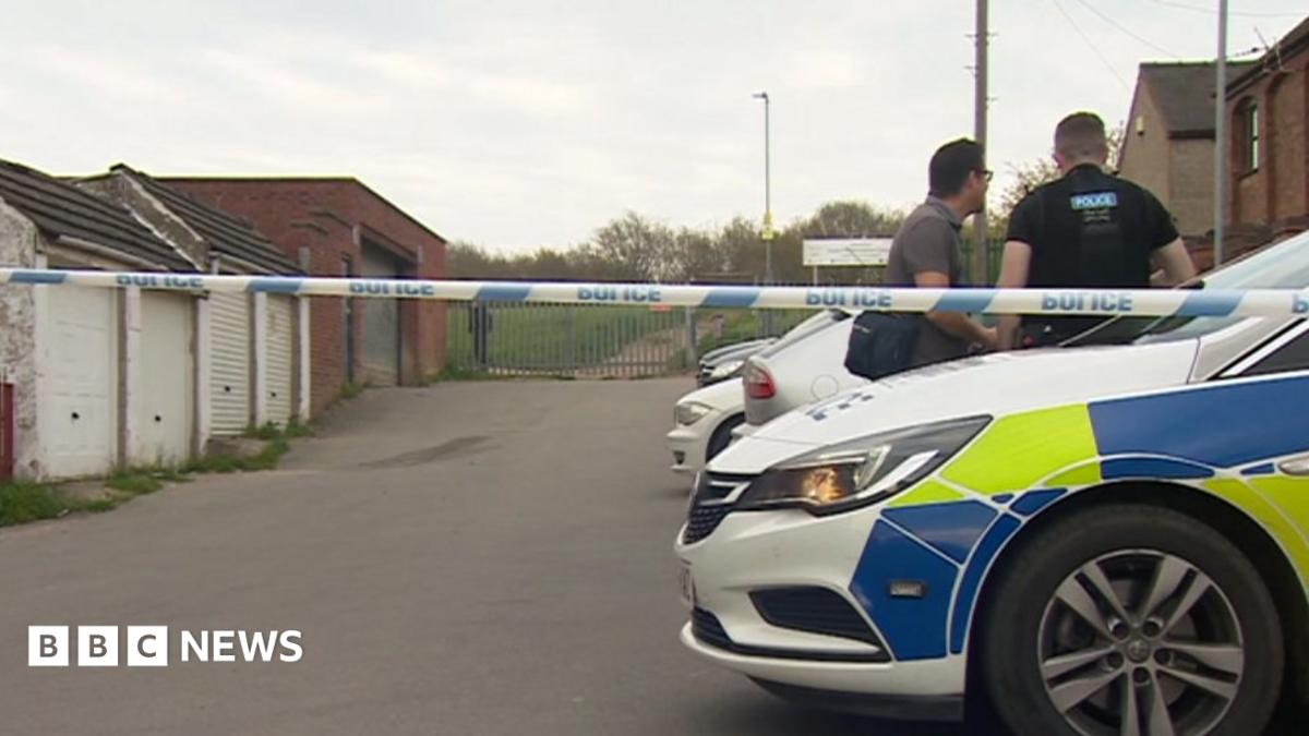 Police name man found dead in Nuneaton - BBC News