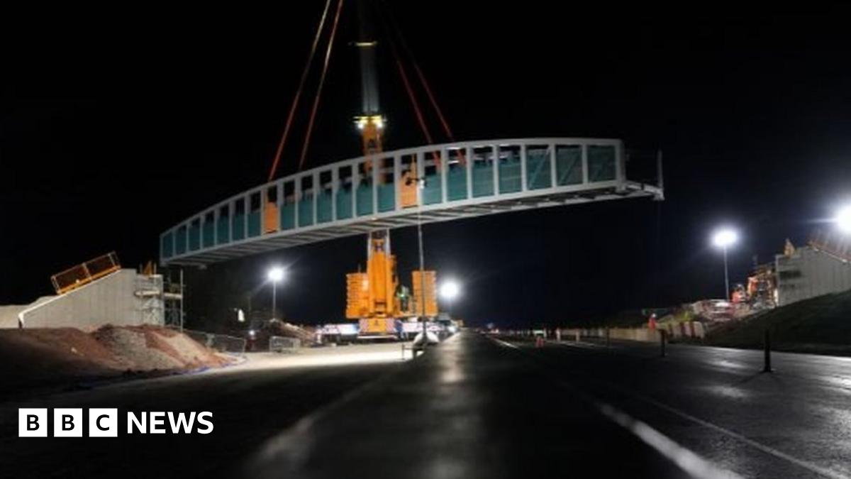 Cycle bridge installed over A30 at Chiverton - BBC News