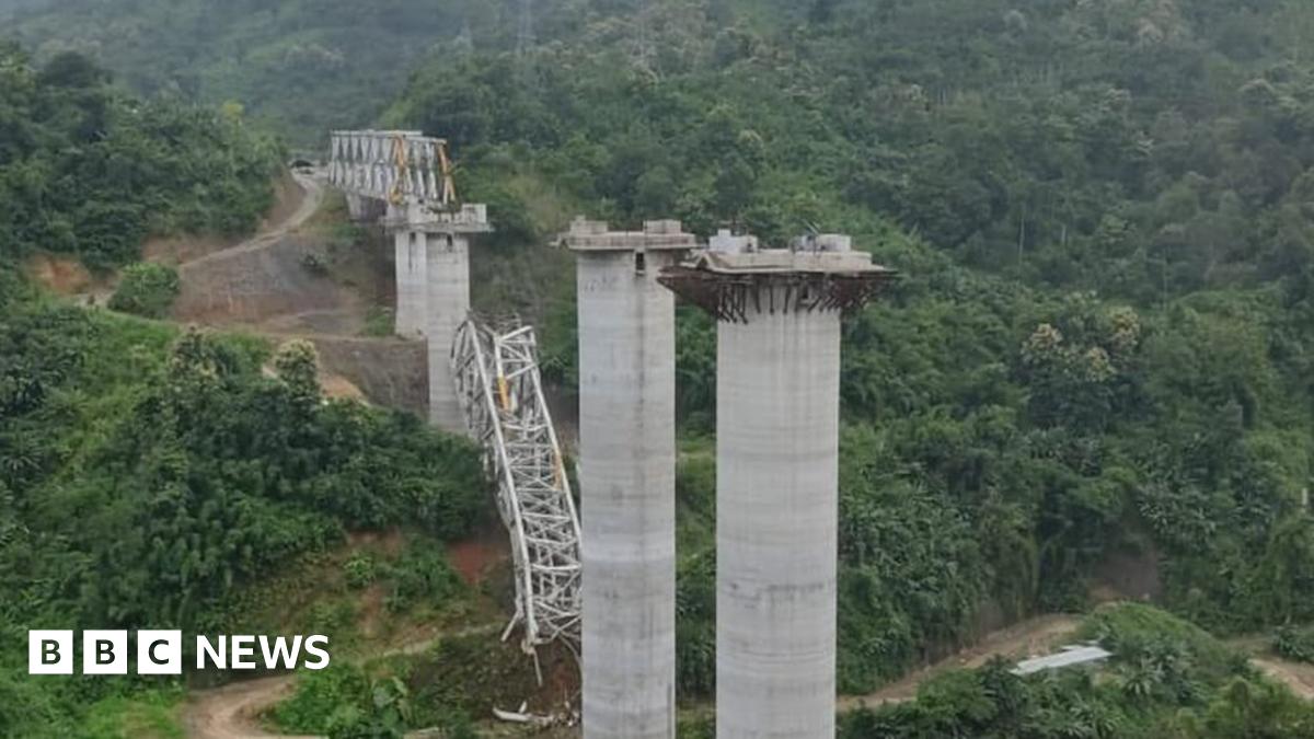 India bridge collapse: At least 26 killed at construction site - BBC News