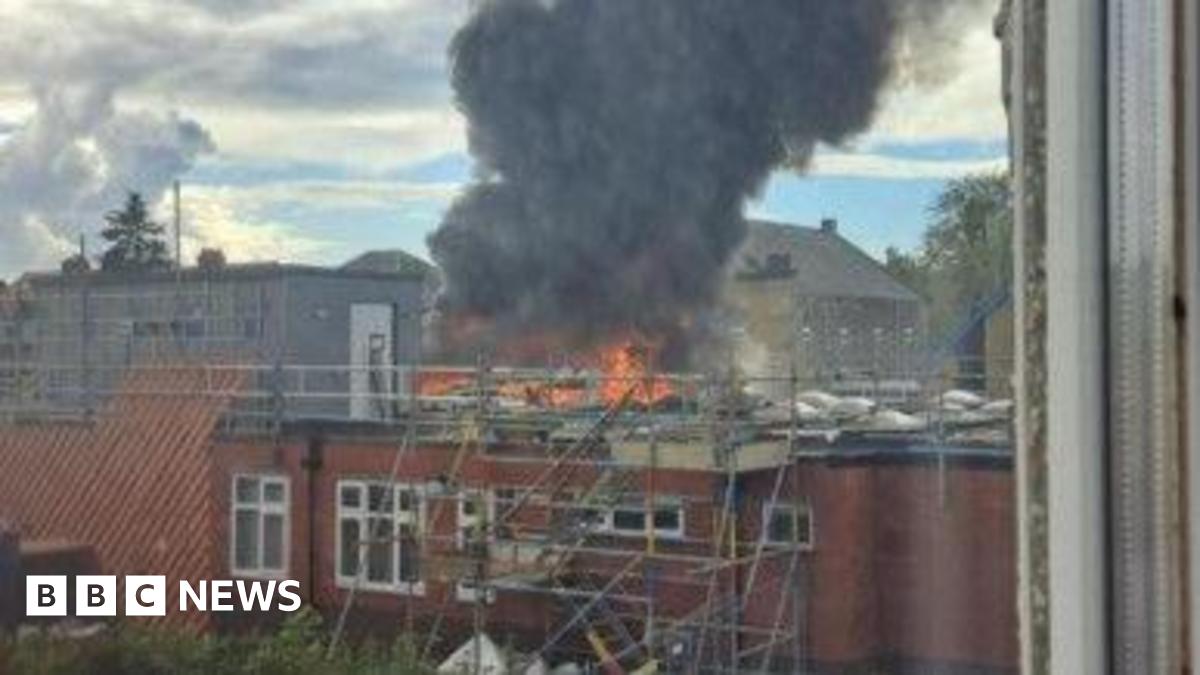 Fire crews tackle blaze at Beighton Health Centre in Sheffield - BBC News