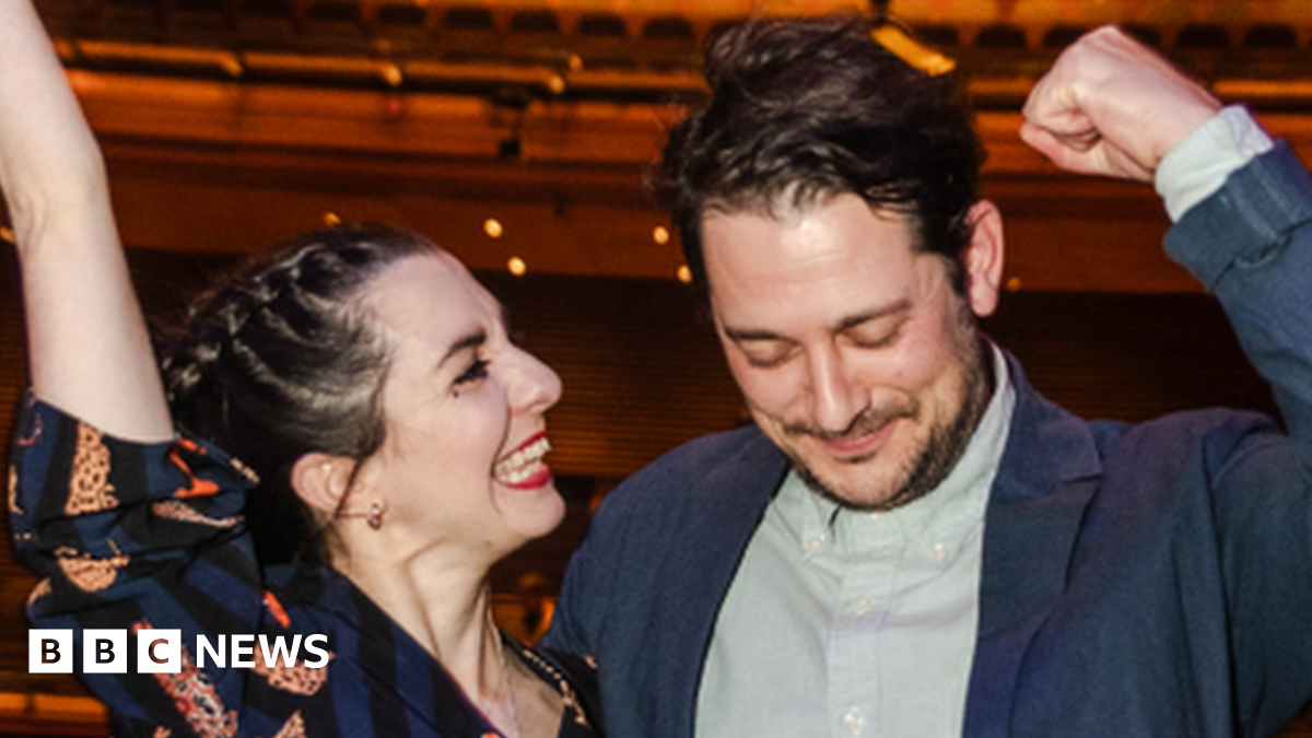 Welsh Music Prize 2023 winner announced as Rogue Jones - BBC News