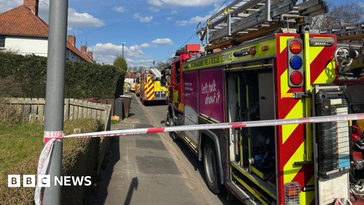 Homes evacuated over gas leak in Lenton Abbey - BBC News