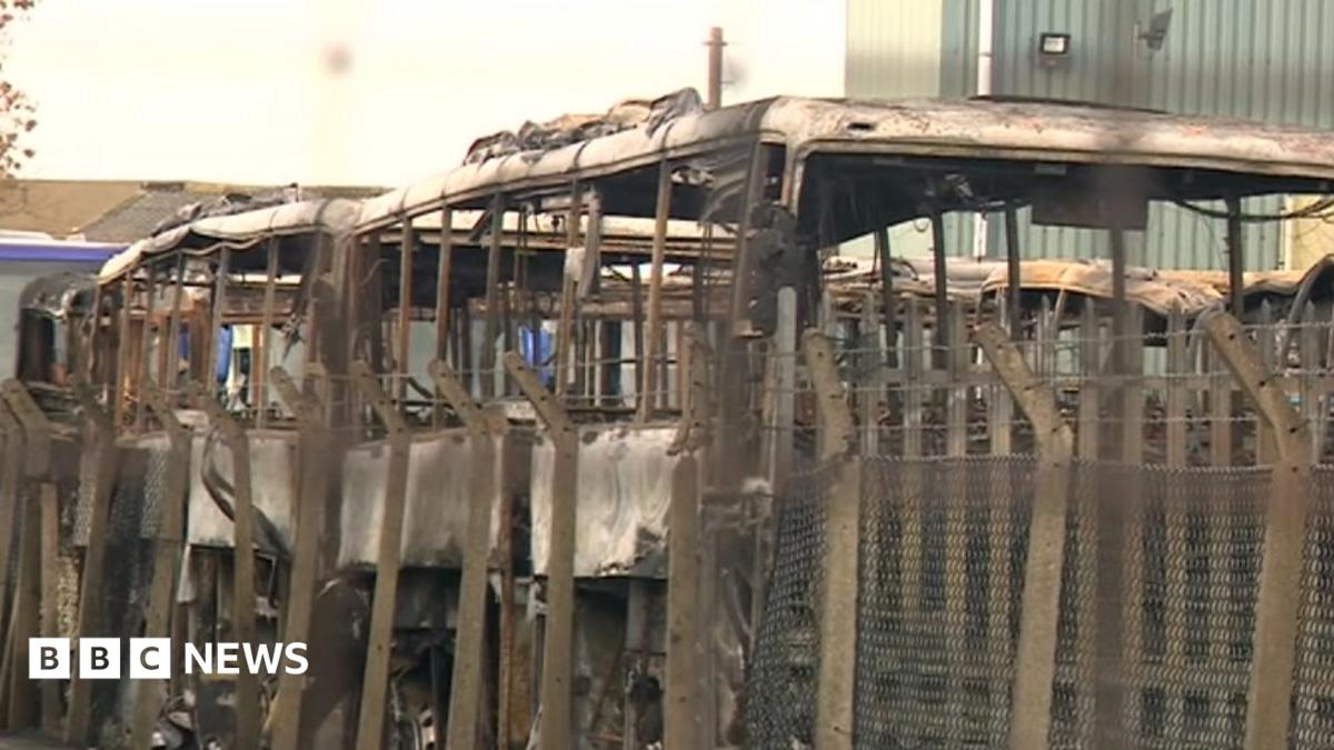 Coaches destroyed in Tamworth garage blaze - BBC News