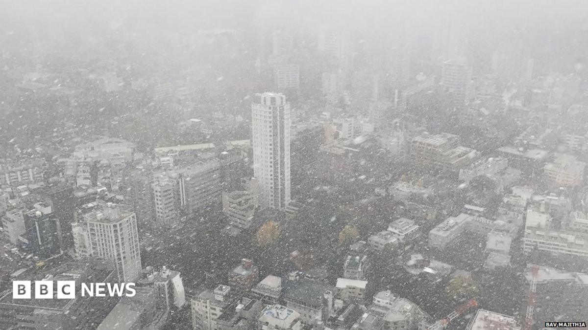 Snow falls in Tokyo in November for the first time in 54 years - BBC News
