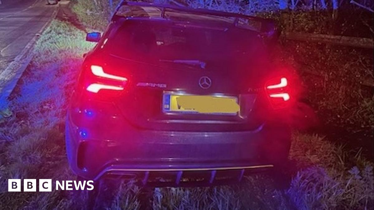 York: Teenager arrested after 100mph stolen car chase - BBC News