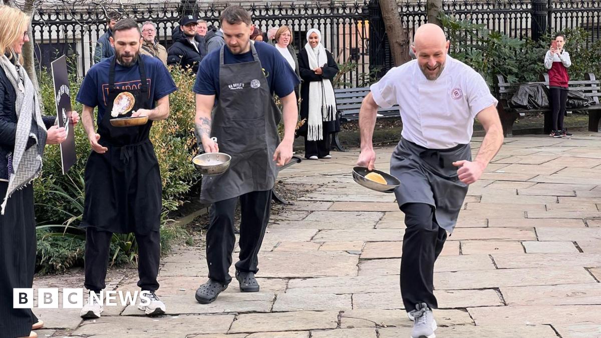 Chefs take part in annual Pancake Day race - BBC News