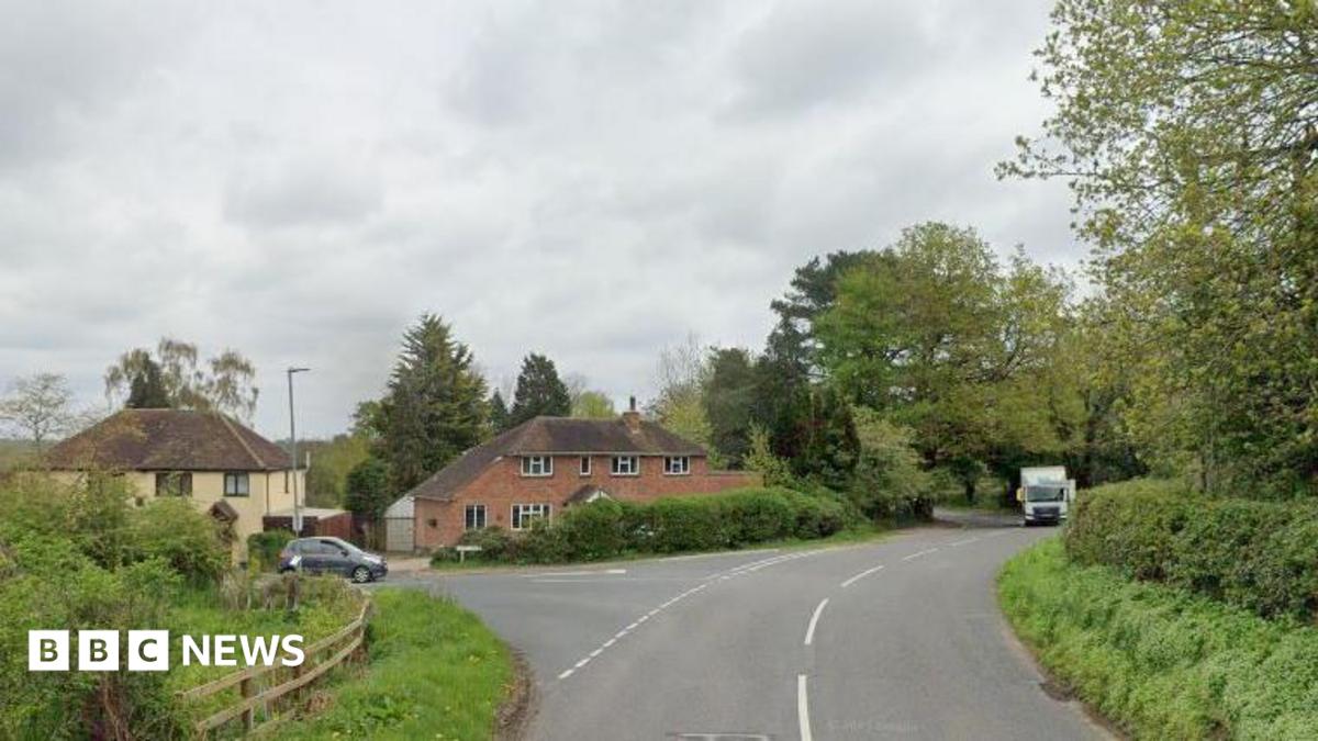 Croft: Appeal after man seriously injured in road crash - BBC News
