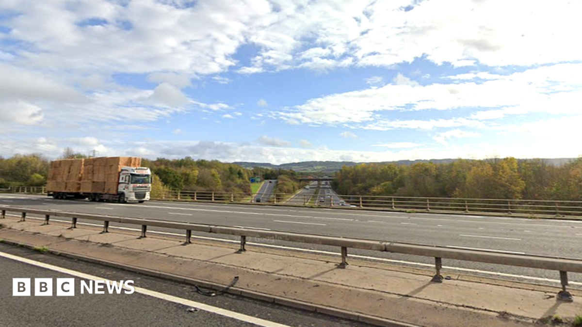 Drivers warned of delays over M5 bridge repairs - BBC News