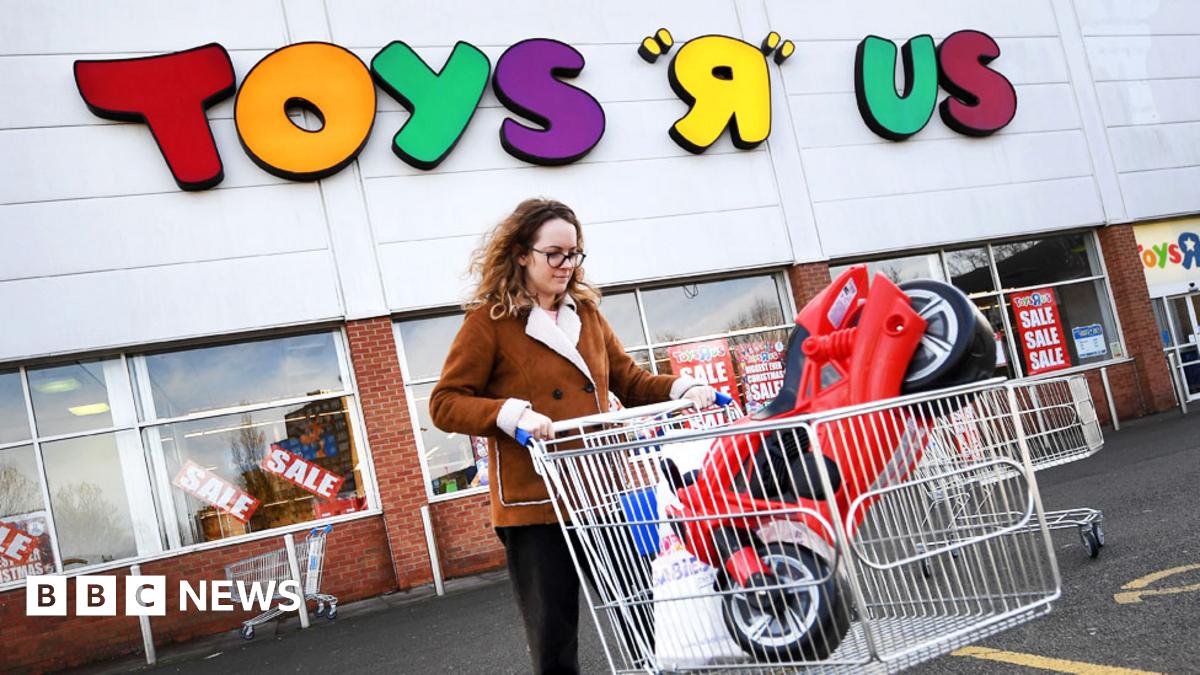 Toys R Us UK goes into administration - BBC News