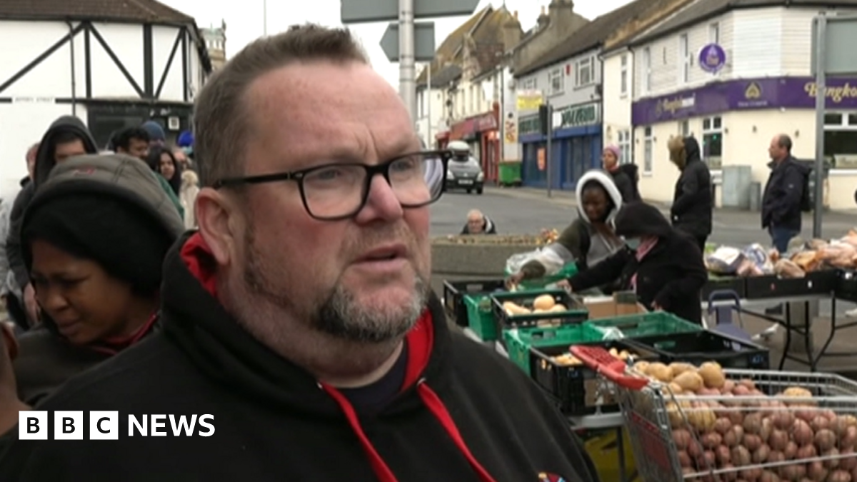 Kent: Charity criticises plan for £35k-a-year youth mayor - BBC News