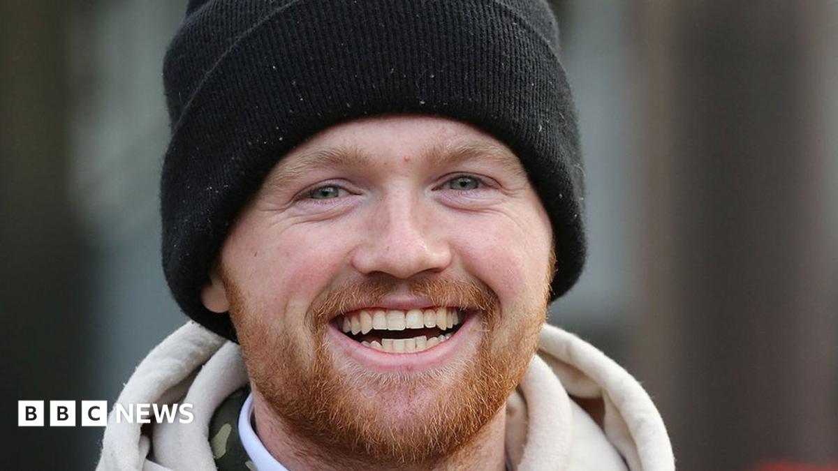 YouTuber Ally Law charged with stealing cup of tea - BBC News