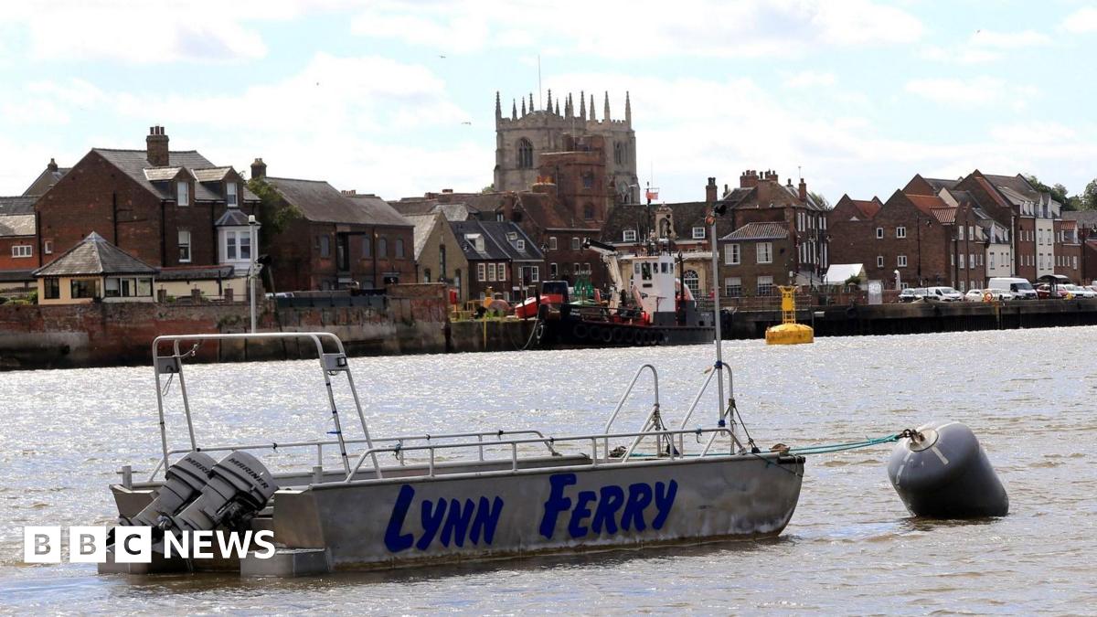 Stalled ferry prompts calls for a King's Lynn river bridge - BBC News