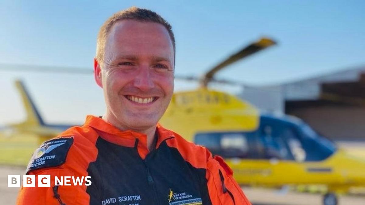 Matlock: Doctor saved life of teenager stabbed in neck at bar - BBC News
