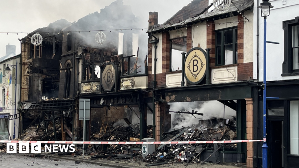 Abergavenny fire: Town centre outbreak forces evacuation of homes - BBC ...