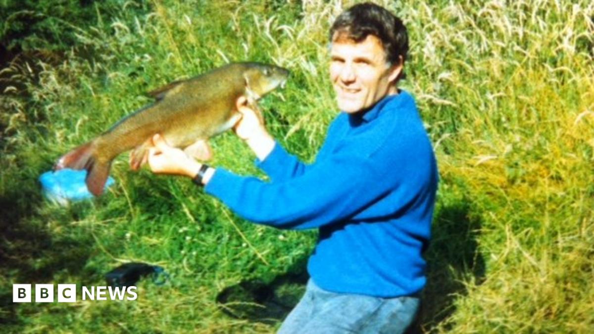 Brian Watson's family re-launch search for him after decade - BBC News