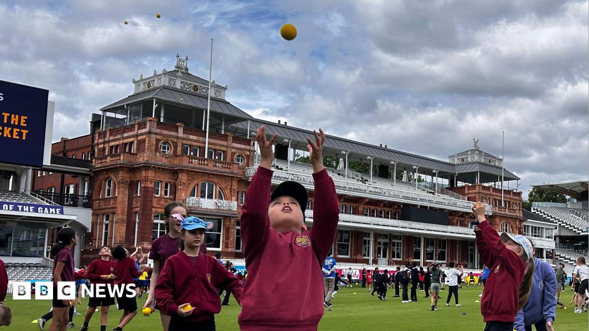 Cricket world record set by Chance to Shine charity at Lord's - BBC News