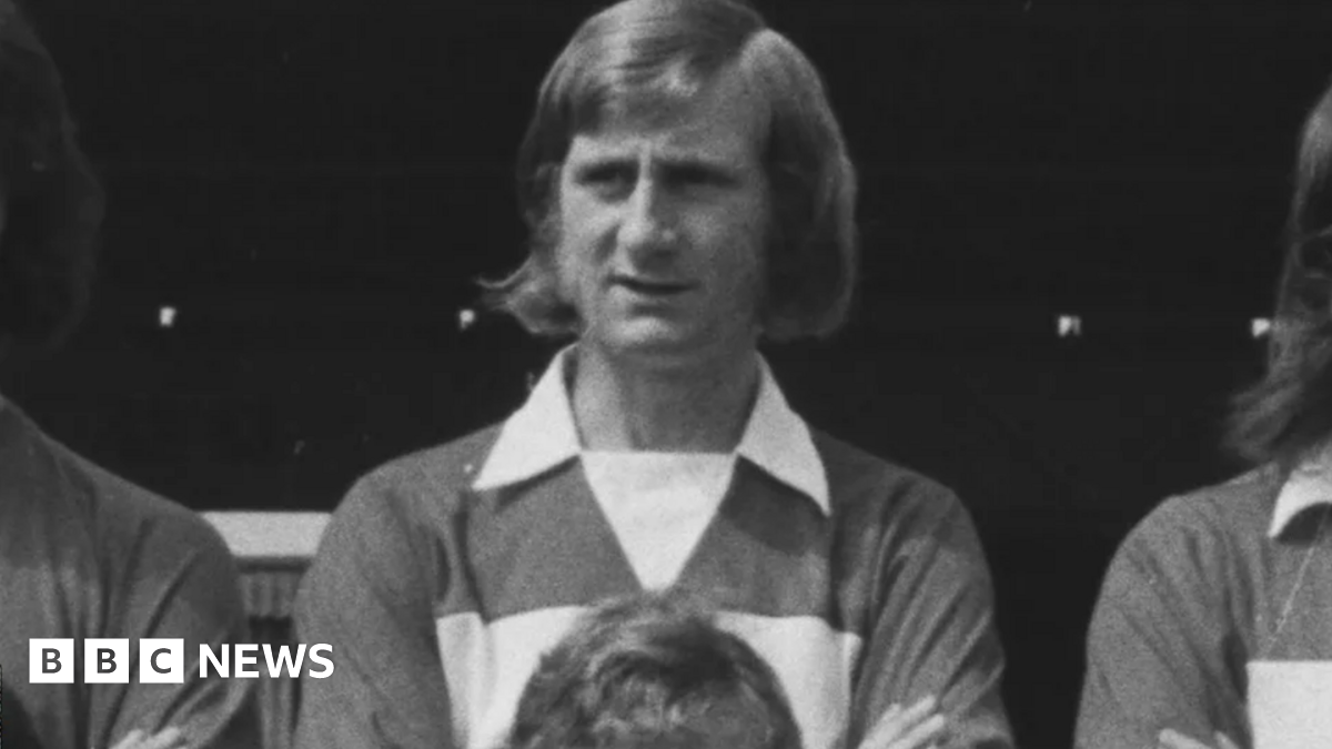 Cambridge scientist probes how football affects players' brains - BBC News