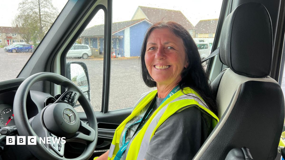 Somerset Slinky on-demand bus providing 'lifeline' for passengers - BBC ...