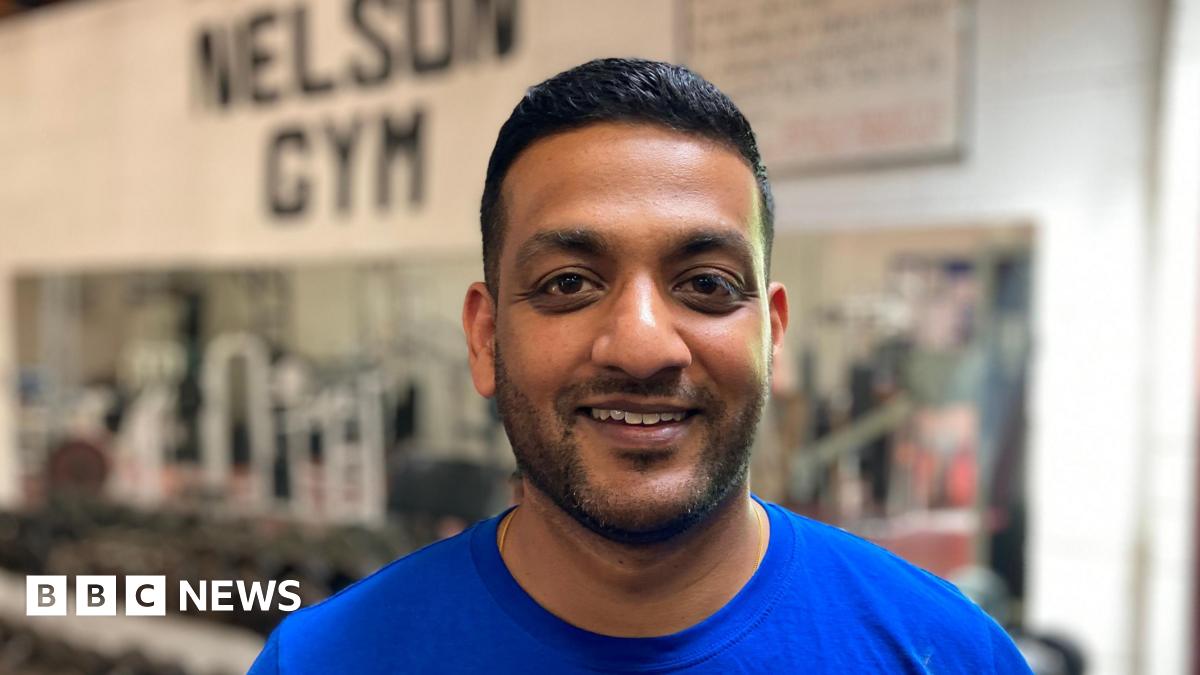 Warwickshire powerlifter shares message of hope after injury - BBC News