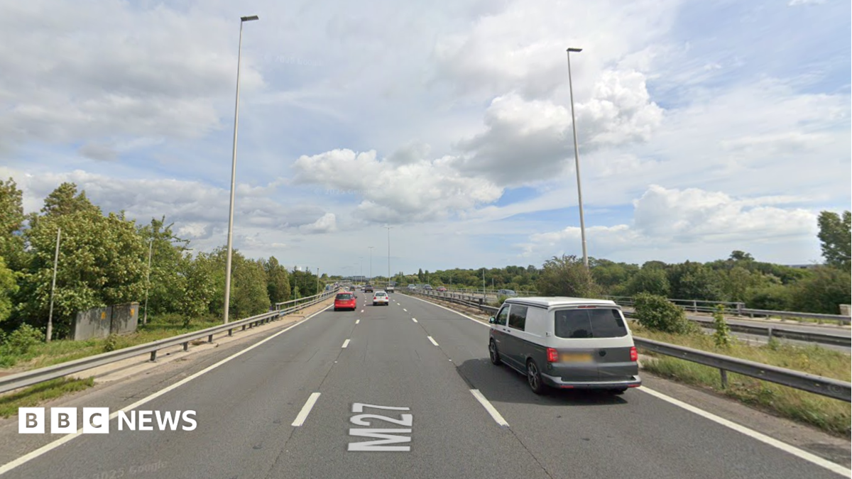Drivers warned of partial weekend M27 closure in Portsmouth - BBC News