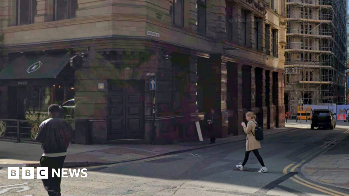Man fighting for his life after assault outside Manchester bar - BBC News