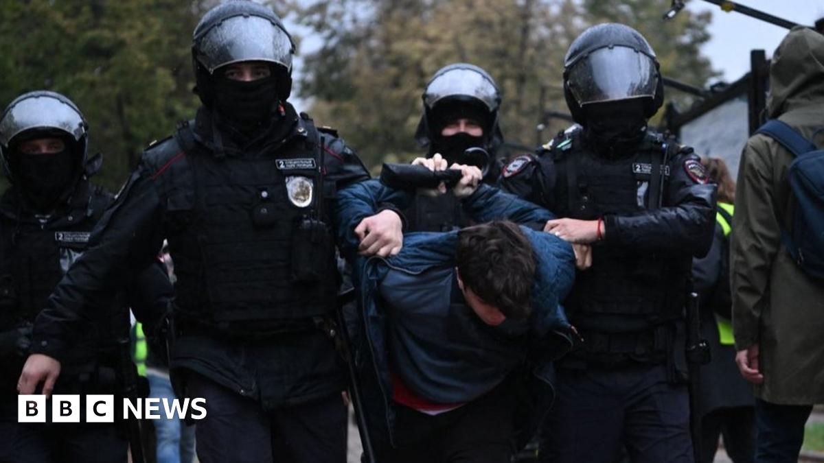 Ukraine war: Hundreds arrested as Russian draft protests continue - BBC ...