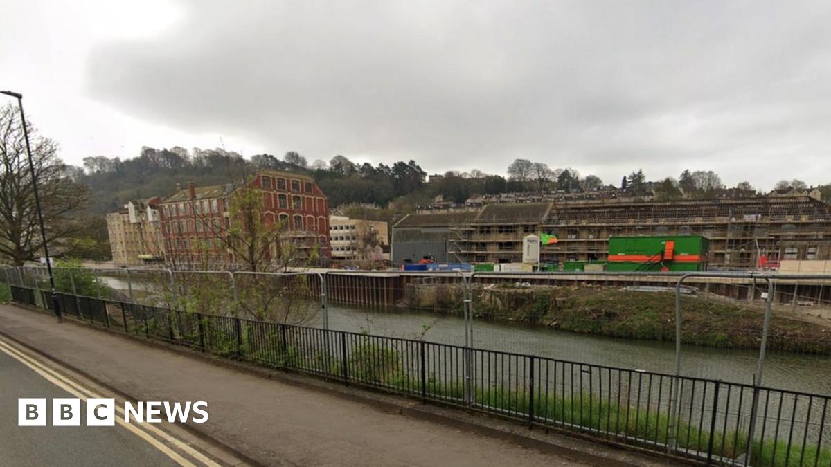 Death of man found in river in Bath 'not suspicious' - BBC News