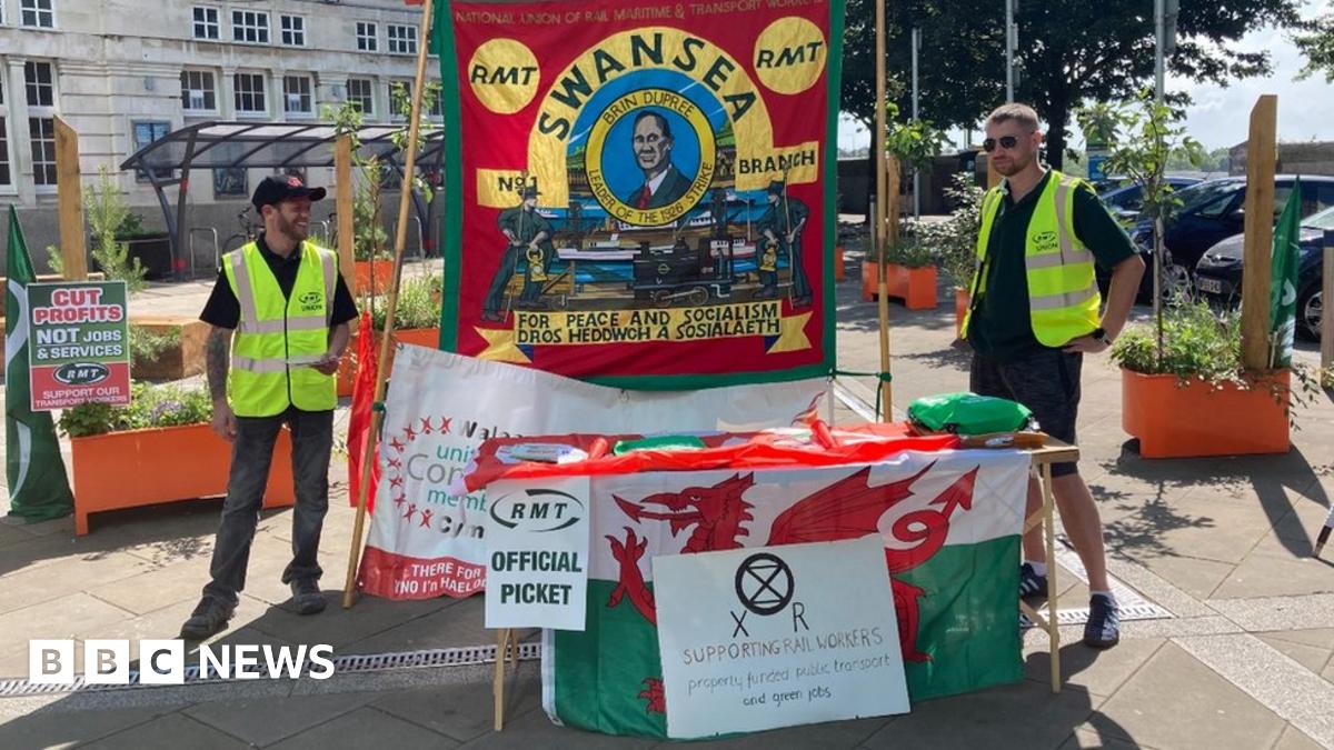 Rail strikes: Wales hit by biggest rail strike in 30 years - BBC News
