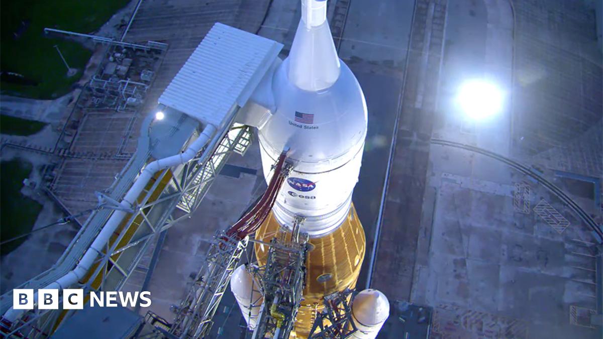Hurricane Ian forces Nasa to shelter Artemis Moon rocket - BBC News