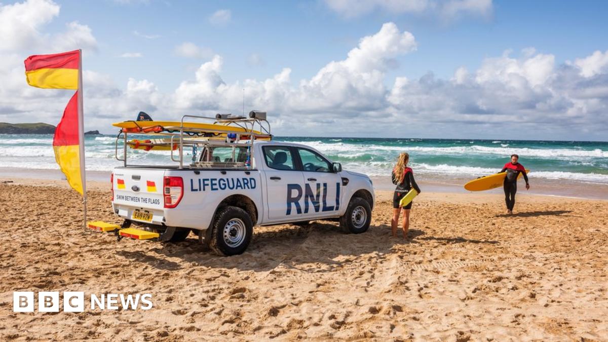 RNLI reduces lifeguard patrols as peak season ends - BBC News