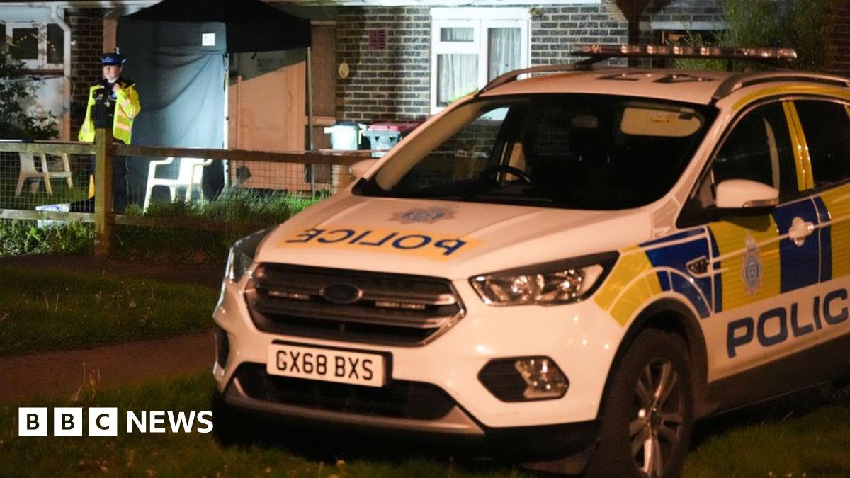 Crawley: Police name victim in murder inquiry - BBC News