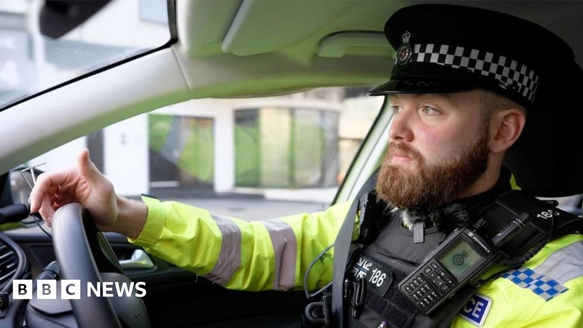 On patrol with the anti-social behaviour squad - BBC News