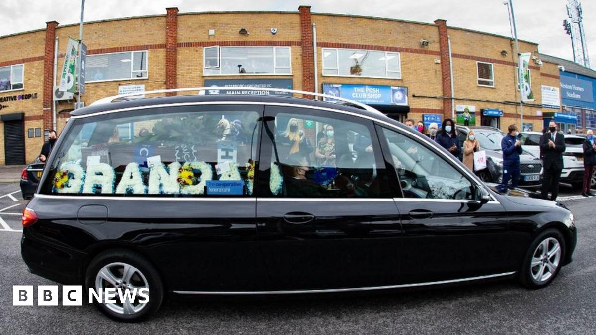 Fans say goodbye to Peterborough United's Tommy Robson - BBC News