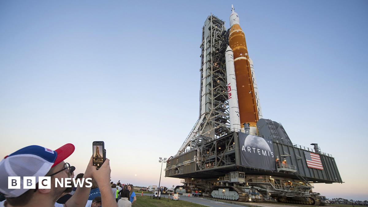 Nasa's giant new SLS Moon rocket makes its debut - BBC News
