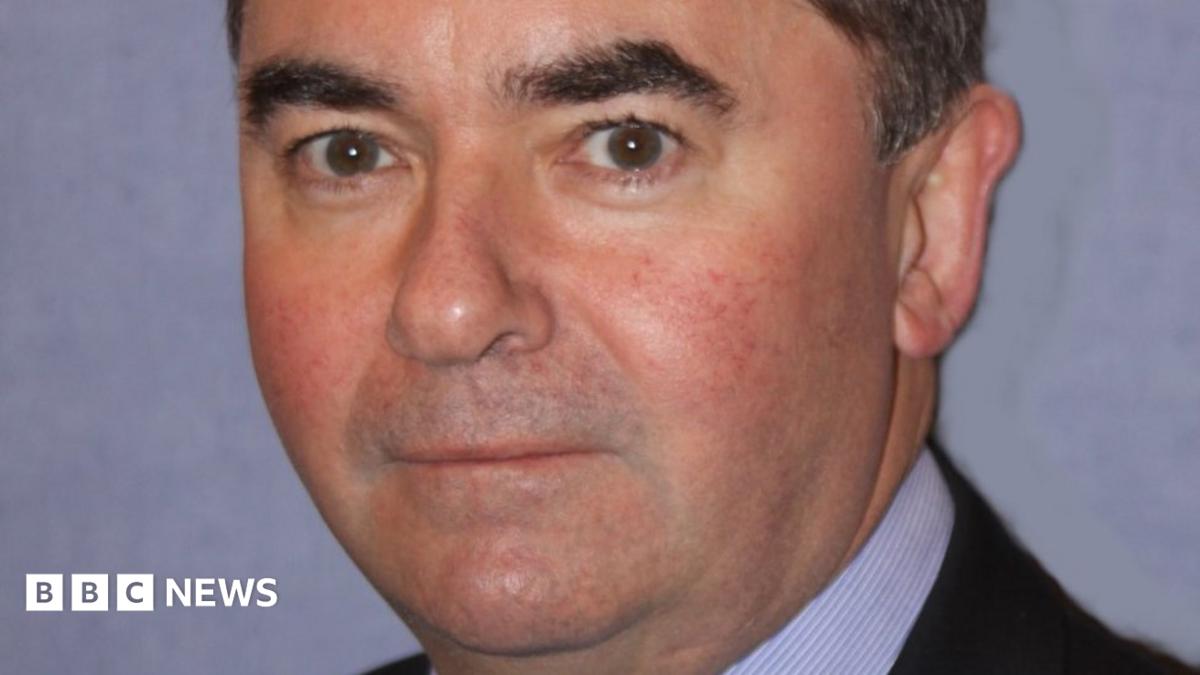 Tony Wild: Isle of Man MLC retires because of ill health - BBC News