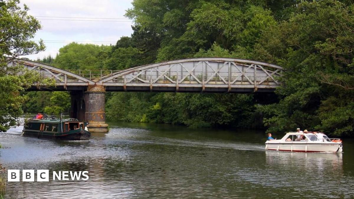 Trains back on track after repairs to unsafe Nuneham Viaduct - BBC News