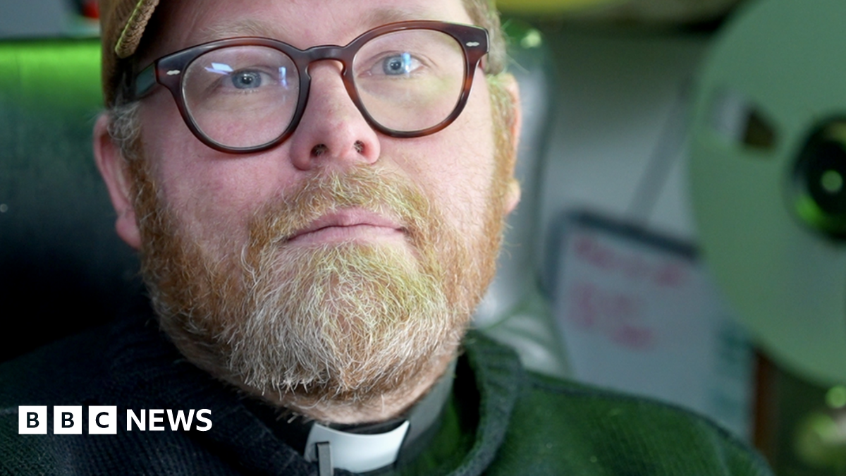 Essex vicar Rev Matthew Simpkins creates song from cancer scanner - BBC ...