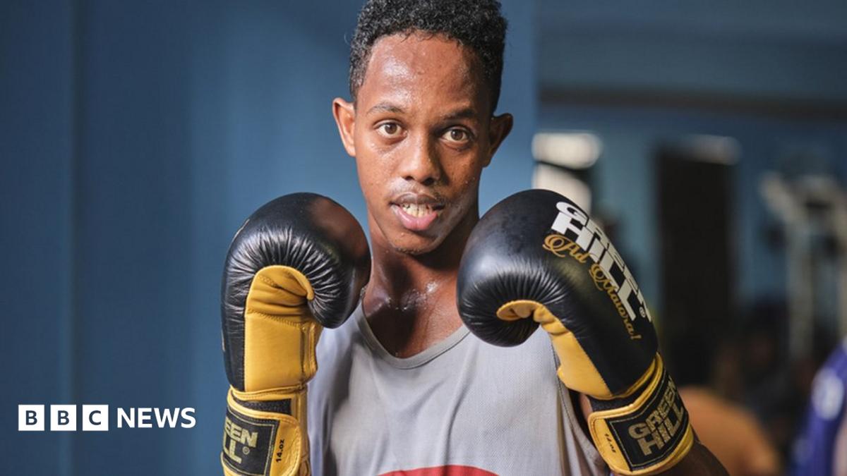 Why Somalia's once-banned boxing thrives in the former warzone - BBC News