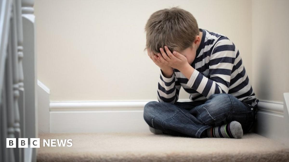 Smacking children in Wales becomes illegal - BBC News