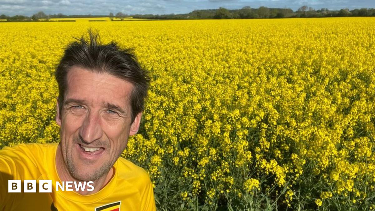 Commentator Rob Walker's charity challenge for 'absent friends' - BBC News